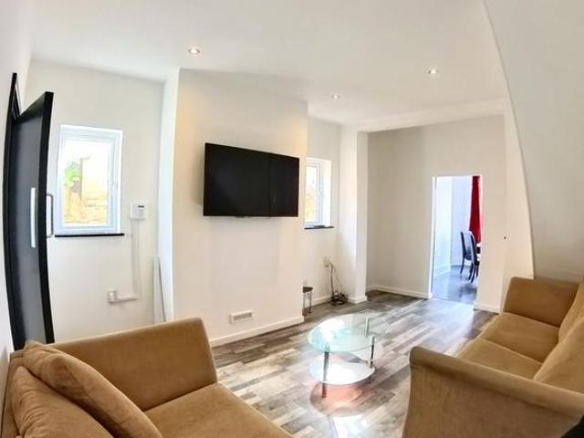 Lonsdale Road 4 bed, Lenton NG7 3 bed house to rent £1,629 pcm £376 pw