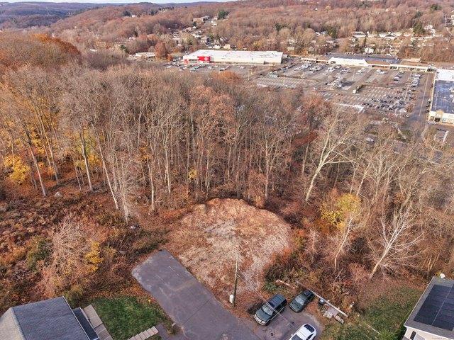 Lonsdale St, Waterbury, CT 06701