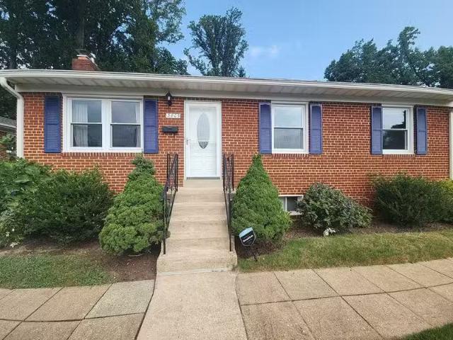 LOOK NO FURTHER! Your dream home awaits in Connecticut Gardens.