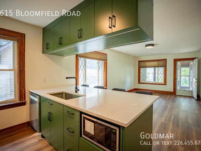 LOOK at this kitchen!