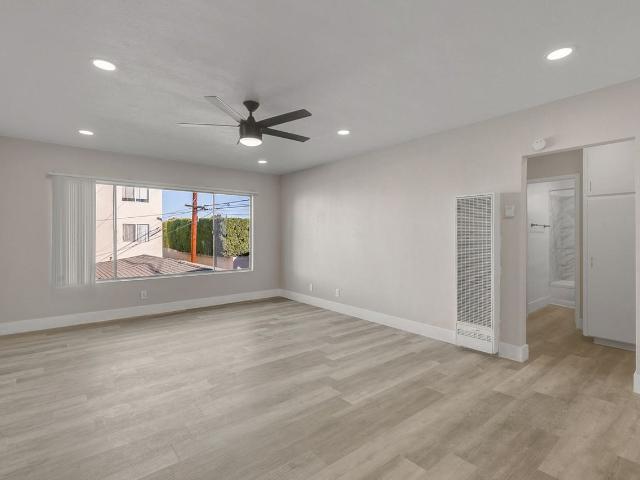 Look and Lease Special One Month Free rent 1 Bedroom Apartment for Rent at 4500 N Lakewood Blvd, Long Beach, CA 90808 Lakewood Village