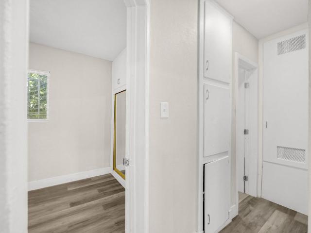Look and Lease Special One Month Free rent 1 Bedroom Apartment for Rent at 4500 N Lakewood Blvd, Long Beach, CA 90808 Lakewood Village