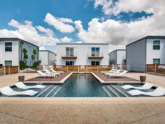 Look and lease special: $1,274/month with 4 weeks free!