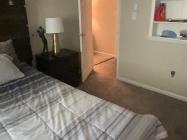 Look for a roommate to move in