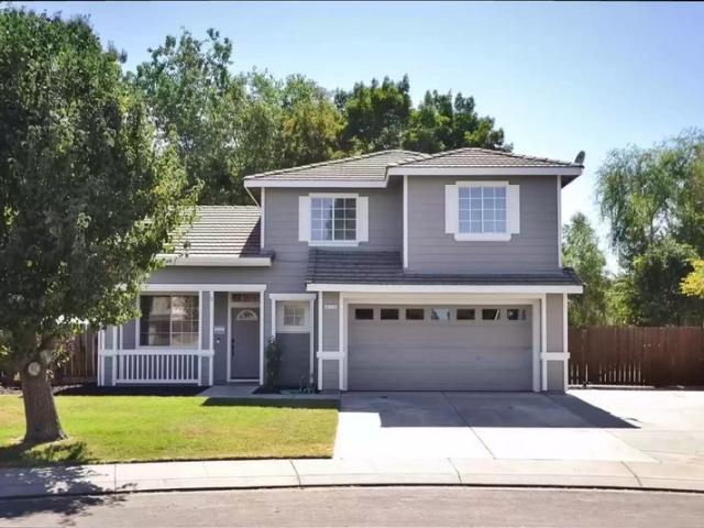 Looking for 1 easy going quiet roommate