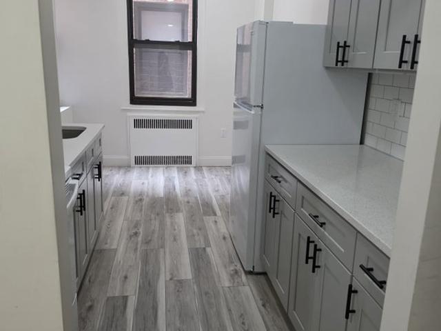 Looking for 1 Female Roommate for a large bedroom