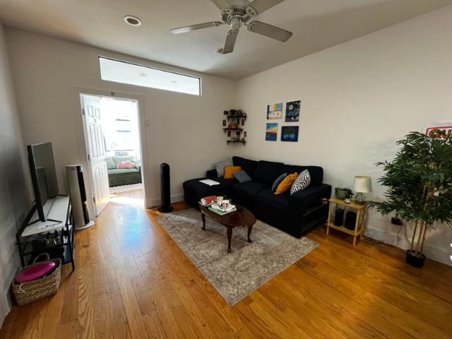 Looking For 2 Female Roomies!