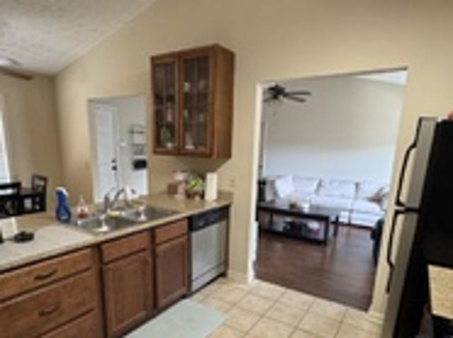 Looking for 2 female roommates!