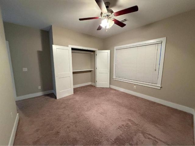 Looking for 2 guys to room with