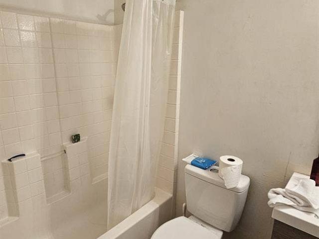 Looking for 2 housemates