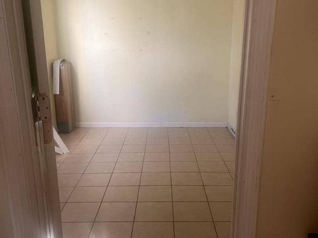 Looking for 2 roommates