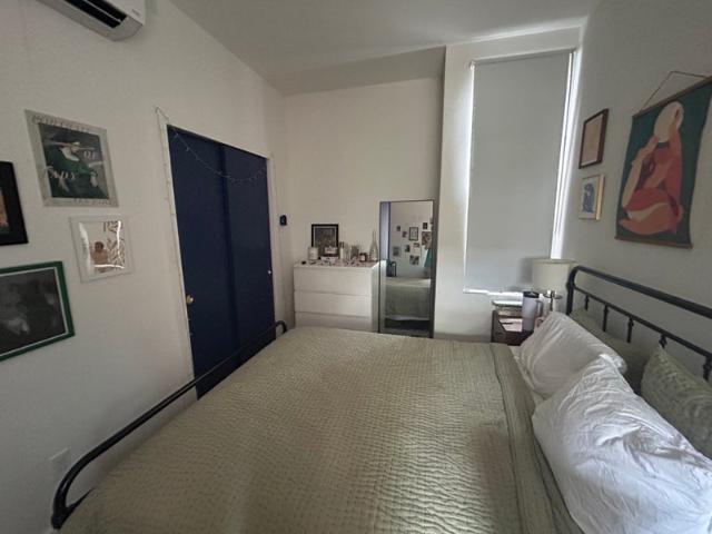 Looking for 2 roommates 9/1 move in!