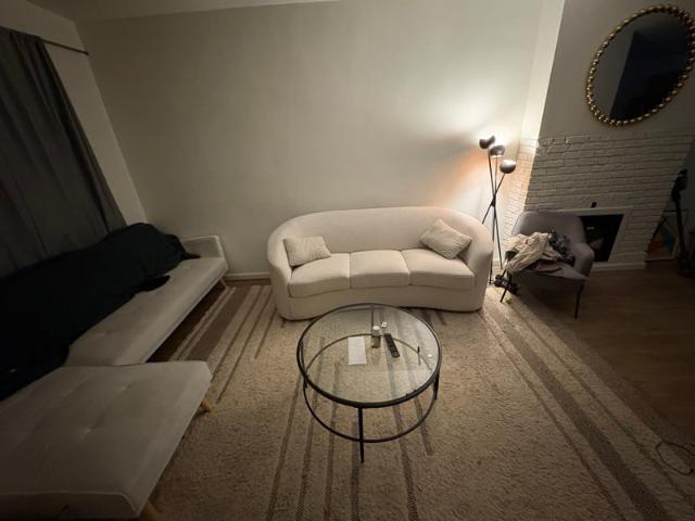 Looking For 2 roommates