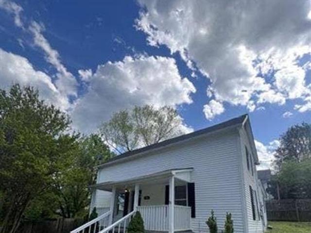 Looking for 2 Roommates