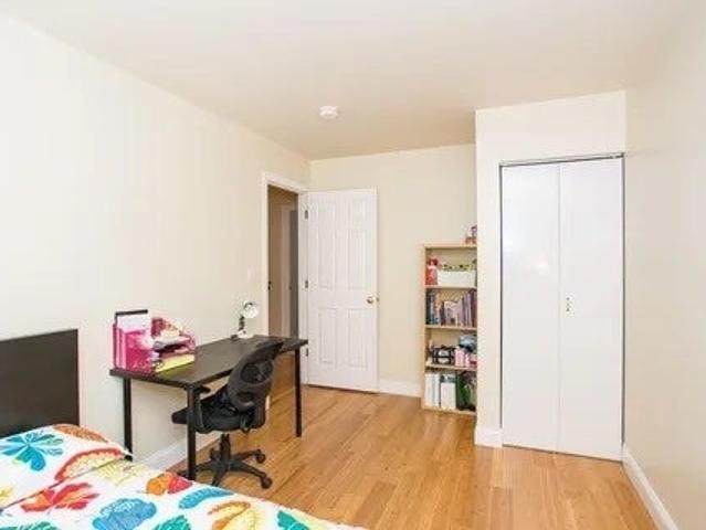 Looking for townhouse roommate