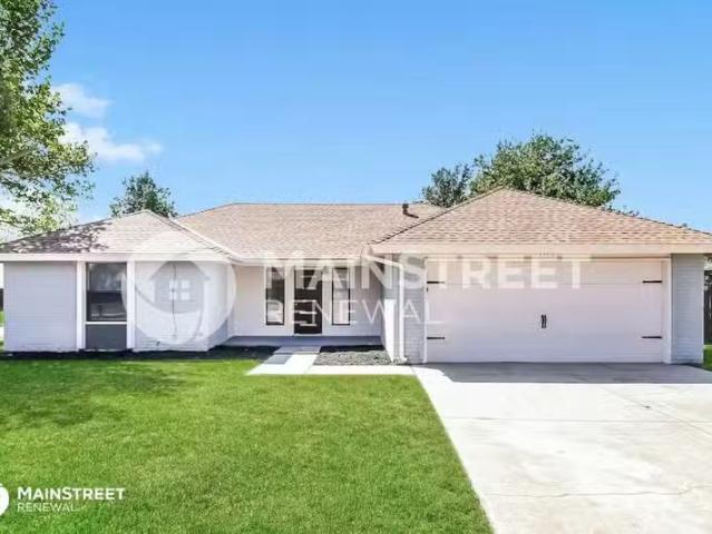 Looking for your dream home? This newly renovated 1113 Countr.