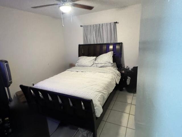 Looking for a male roommate