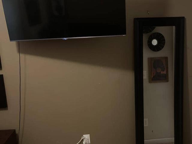 Looking for a male roommate