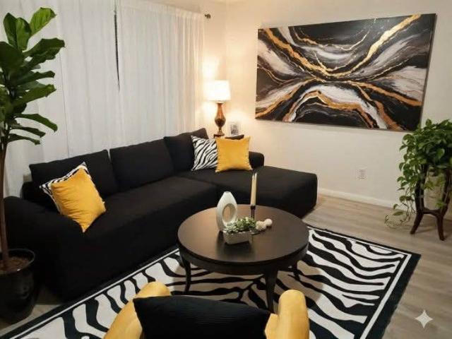 Looking for a nice female roommate
