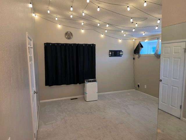 Looking for a chill, clean roommate
