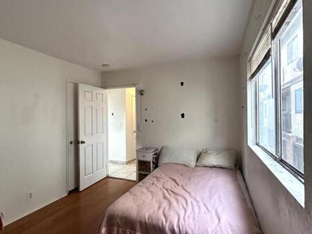 Looking for a Chill Respectful Clean Roommate