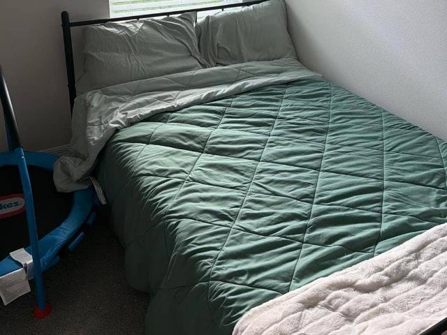 Looking for a clean roomate