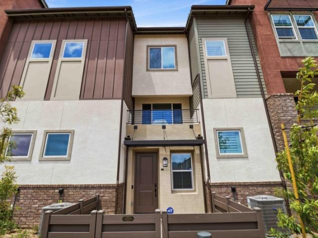 Looking for a female roomamte!