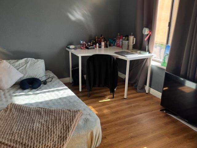 Looking for a FEMALE roomate