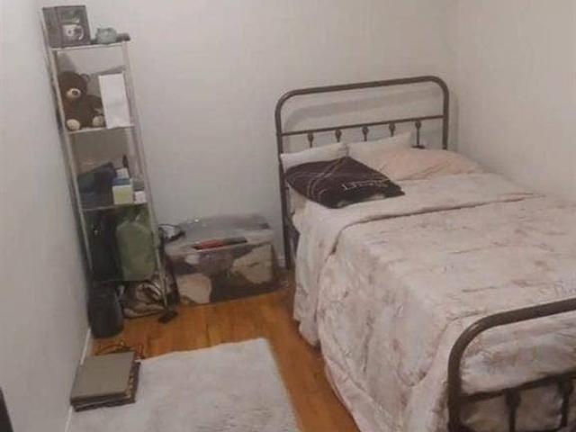 Looking for a Female Roommate