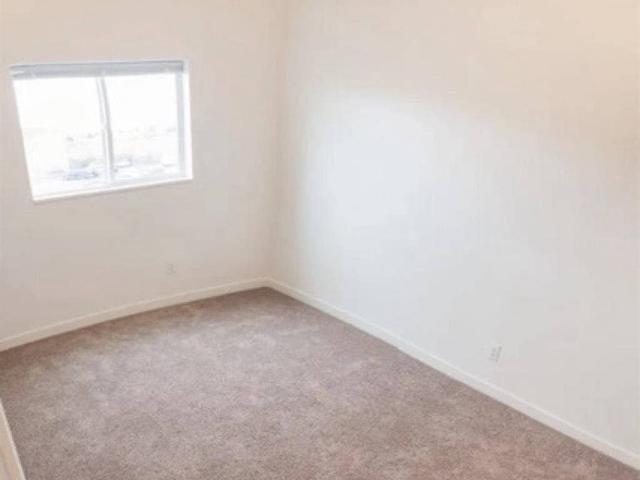Looking for a female roommate
