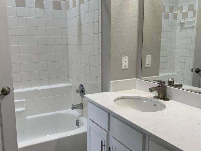 Looking for a female roommate