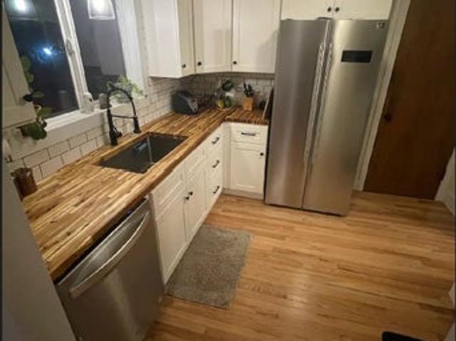 Looking for a female roommate