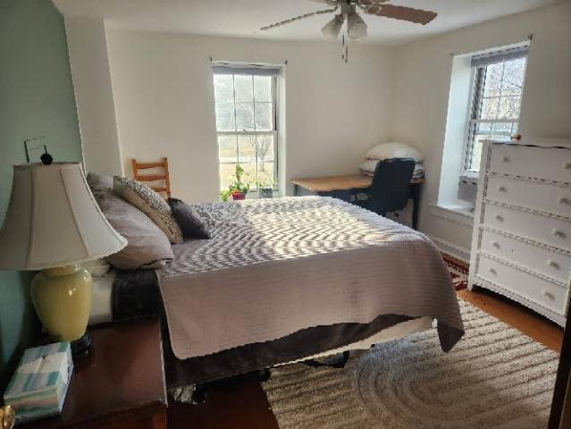 Looking for a female roommate!