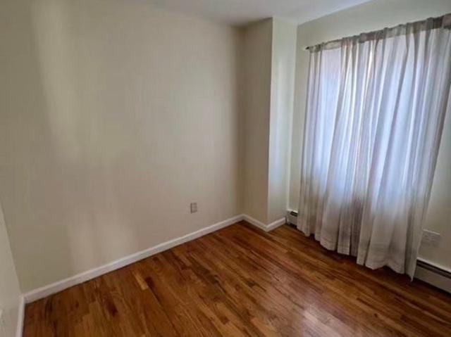 Looking for a female roommate