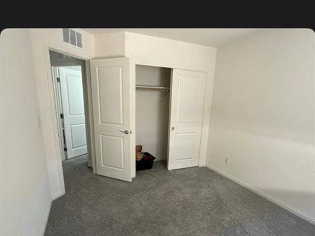 Looking for a Female Roommate