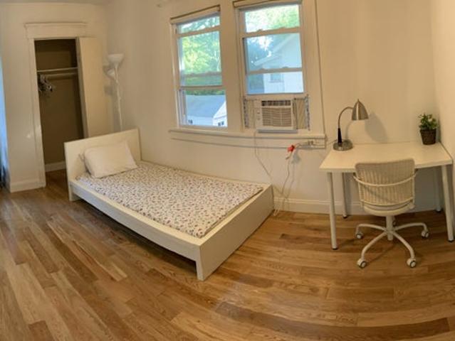 Looking for a female roommate