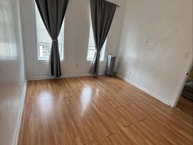 Looking for a female roommate