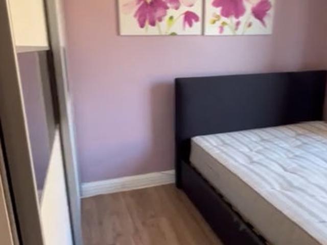 Looking for a Flatmate