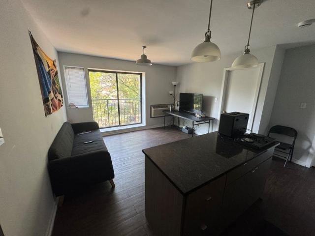 Looking for a Flatmate