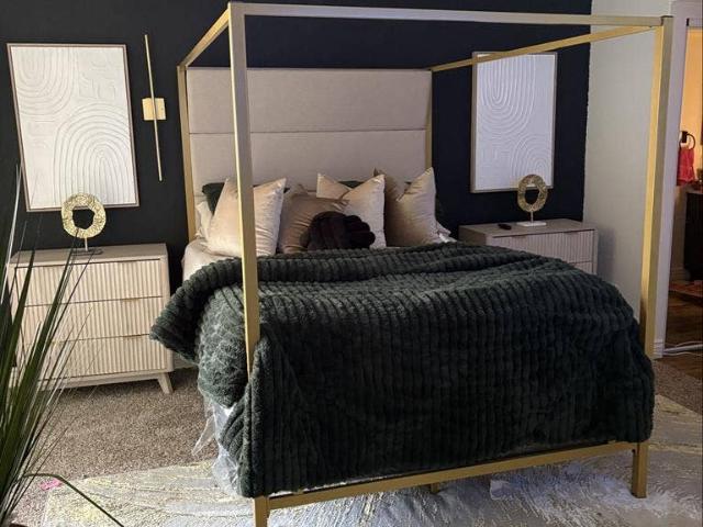 Looking for a girl roommate