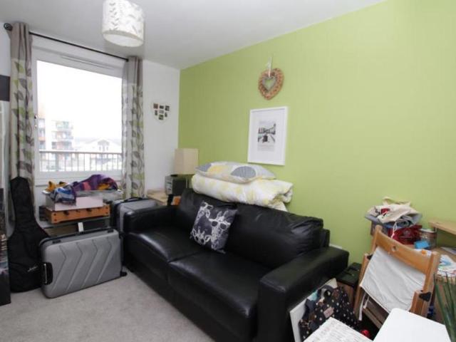 Looking for a peaceful spot within a busy, exciting environment? This sunny two bed apartment is for you! The modern, spacious feel makes this property perfect for anyone wanting to be in Portishead's most sought after location. Early viewings are a must as this apartment is sure to let quickly!