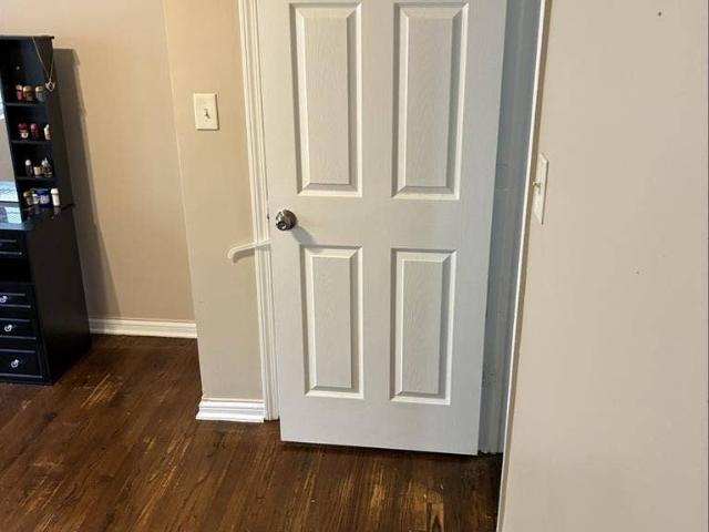 Looking for a roomate