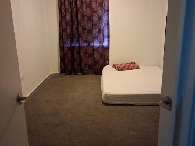 Looking for a roomate