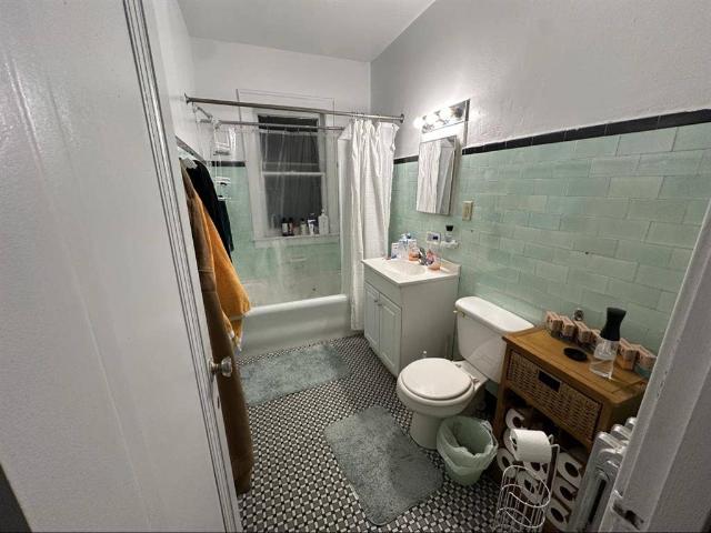 Looking for a roomate!