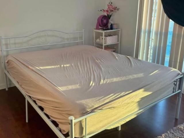 Looking for a roomate Female Preffered