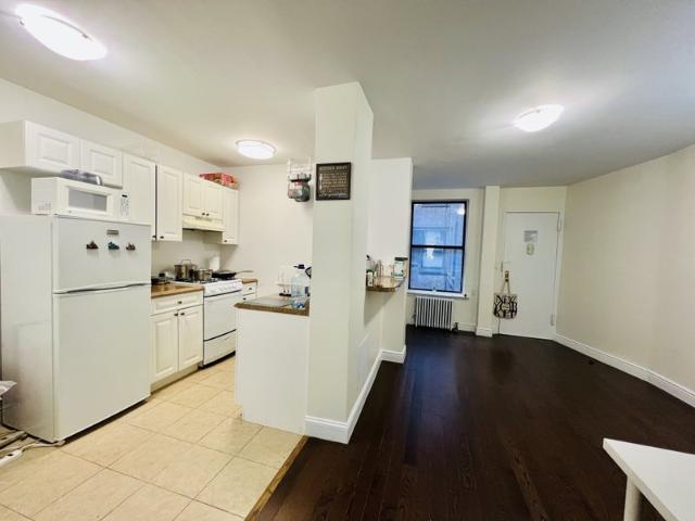 Looking for A Roomate in 2B1B Apt at UES Sep 30
