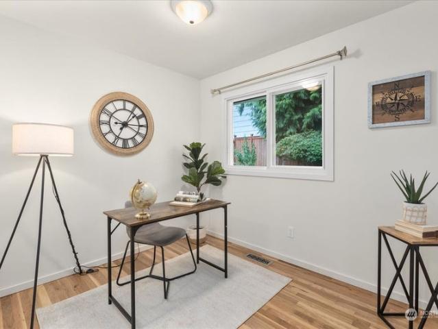 Looking for a roomate in a 3 bedroom home
