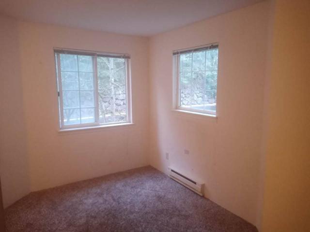 Looking for a Roomate to share