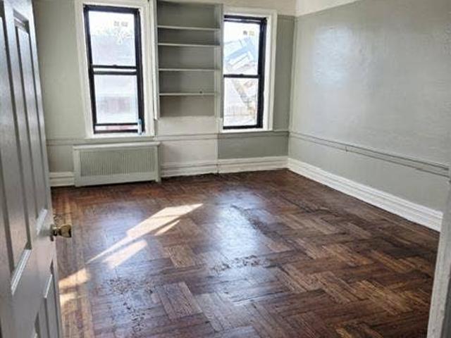 Looking for a Roommate asap