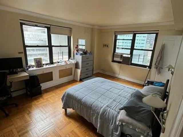 Looking for a roommate for spacious bedroom in Turtle Bay